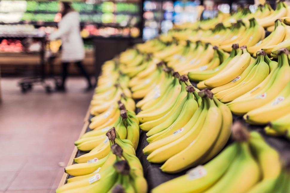 The Almost-Too-Easy Trick That Keeps Bananas Looking Good Longer - It's ...